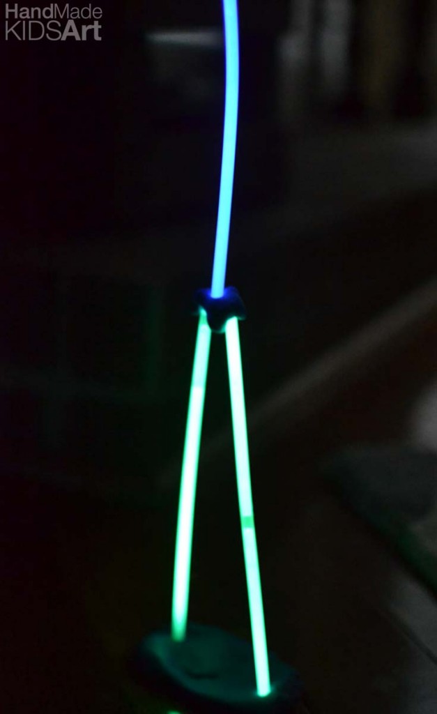 Glow Stick Engineering for Kids - Innovation Kids Lab